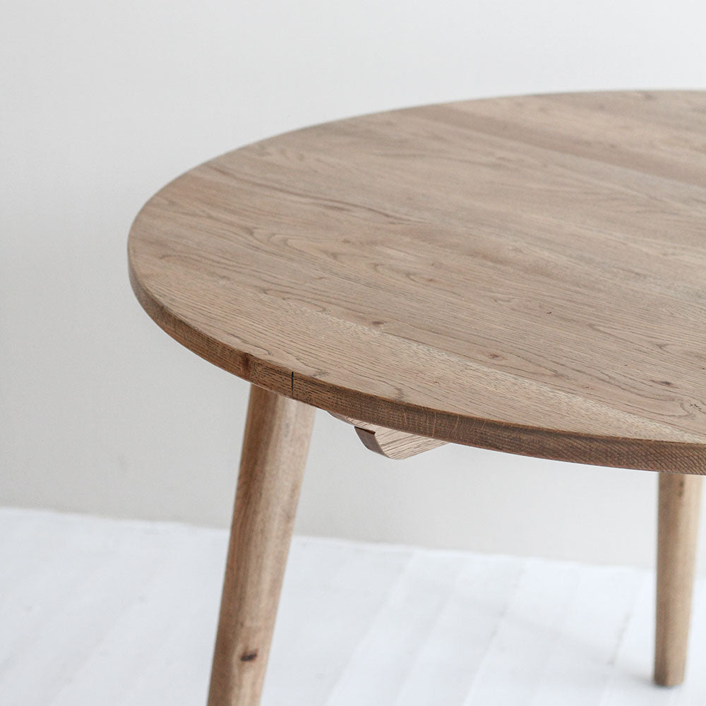 Frankie Oak Round Dining Table – A&C Homestore